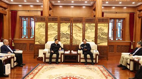 接续友谊 谱写新篇——我校党委书记成涛、校长武利民一行赴北京大学考察交流 内蒙古大学新闻网