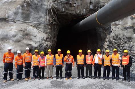 ລັດຖະມົນຕີກະຊວງການເງິນ ຕິດຕາມການຂະຫຍາຍຖານລາຍຮັບ ຕິດພັບກັບວາລະແຫ່ງຊາດ