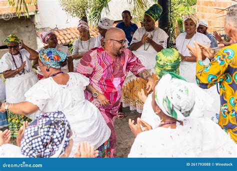 Miembros Del Candombe Bailando Y Cantando En Una Casa Religiosa Foto De