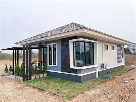 บ้านชั้นเดียวหลังคาทรงปั้นหยา ขนาด 2 ห้องนอน พื้นที่ใช้สอย 90 ตรม 建築