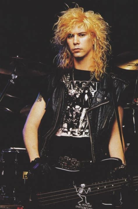 Very Very Happy Birthday To Duffff 😍😍😍 💕💕 🎉🎉🎸🎊🎁