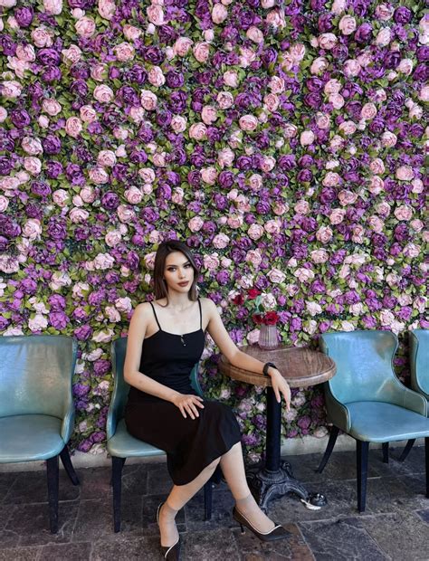 与花和短丝袜合个影吧奶奶袜