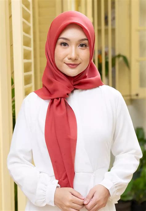 Jual Lozy Hijab Dya Voal Red Original 2026 Zalora Indonesia