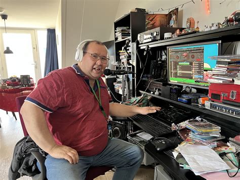 De Man En Zijn Hobby Radio Maken —