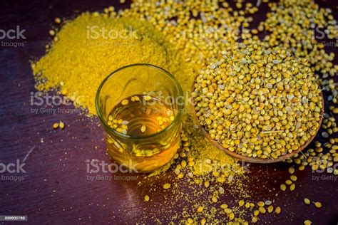 물의 Sativum 그 가루와 함께 고 수의 닫습니다 0명에 대한 스톡 사진 및 기타 이미지 0명 건강한 식생활 고수