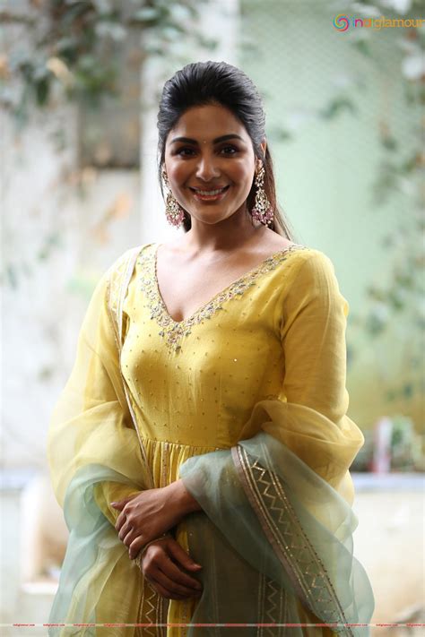 Samyuktha Menon Actress Hd Photosimagespics And Stills Indiglamour