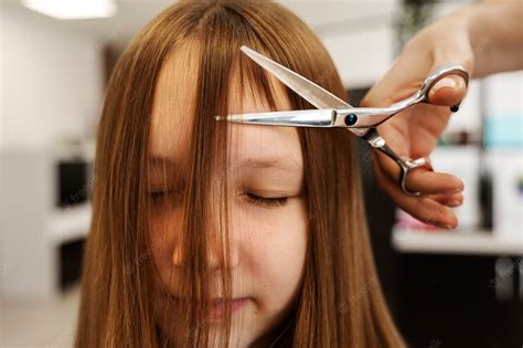 Free Photo Front View Girl Getting Haircut At Salon