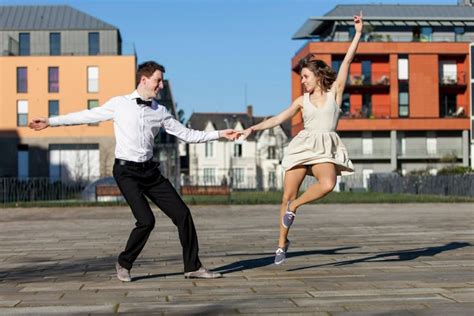 Pin By Dani Hernandez On Art Reference Dancing Pose Reference Slow