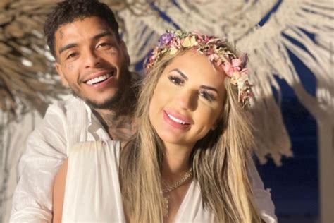 Mãe de MC Kevin faz homenagem emocionante ao cantor no Dia de Finados