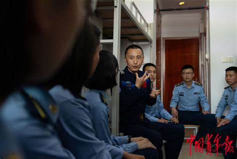 与军地青年典型“面对面”新闻频道中国青年网