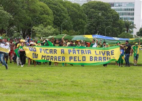 Manifestantes Contra Lula Em Brasília Fazem Oração Por Bolsonaro Blog