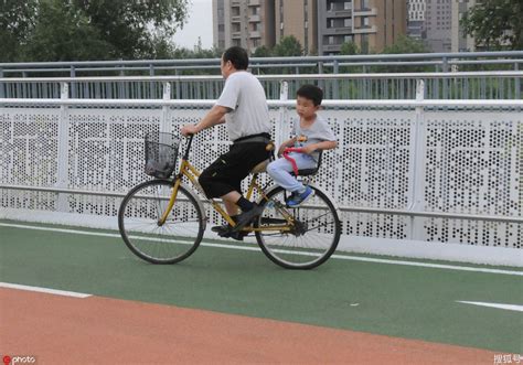 3天47万人骑行 北京自行车专用道成了“网红”路