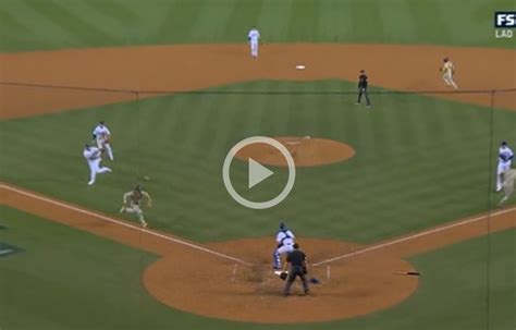 MLB La espectacular jugada de Brusdar Graterol VIDEO Séptima Entrada