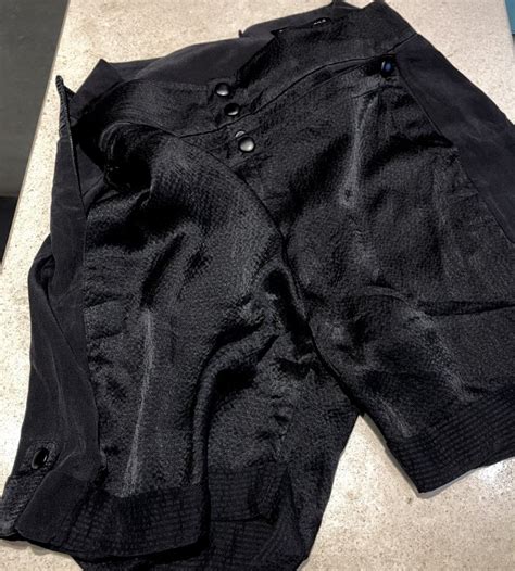 已售出 Balenciaga巴黎世家真品 100silk黑色真絲高腰休閒短褲38 Yahoo拍賣