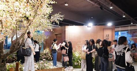 롯데칠성음료 부산 ‘새로 살구 팝업스토어이색 체험 눈길