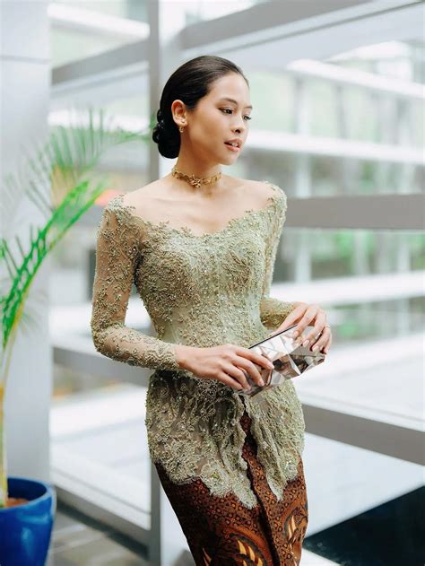 Inspirasi Kebaya Dari Maudy Ayunda Potret Pesona Anggun Yang Memikat