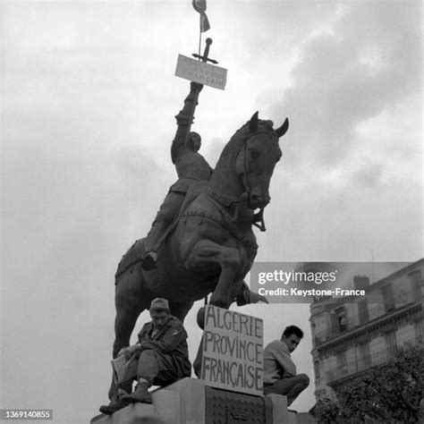 Statue Jeanne Darc Photos And Premium High Res Pictures Getty Images
