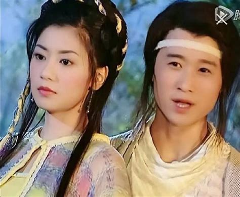吴京贾静雯拉手热聊被偶遇 久违同框梦回《小李飞刀》新浪图片