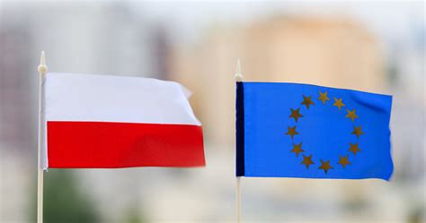 Polska może opuścić UE Nowy sondaż Wydarzenia w INTERIA PL