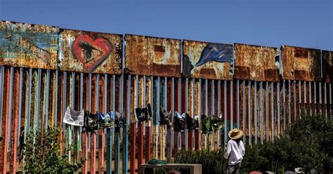 Activistas Mexicanos Señalan Que La Renovación Del Muro Fronterizo En