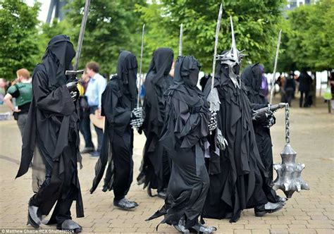 Thousands Of Cosplay Fans Swoop In For Londons Comic Con Daily Mail