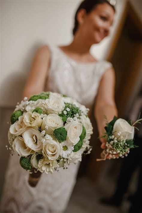 무료 사진 레이디 들고 웨딩 부케 결혼 웨딩 신부 부케 꽃 사랑 결혼