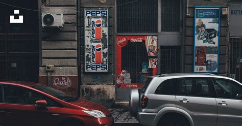 도시 거리에 나란히 주차된 두 대의 자동차 사진 Unsplash의 무료 부다페스트 이미지 도시 거리에 나란히 주차된 두 대의 자동차 사진 Unsplash의 무료 부다페스트 이미지