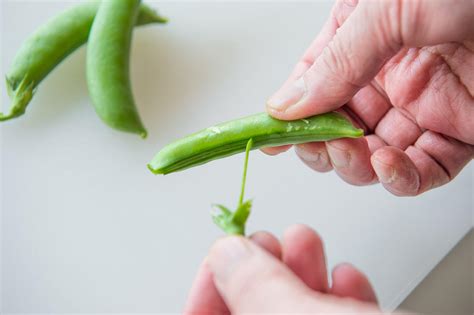 ほんのり甘辛が旨いスナップえんどうと牛肉の中華炒め 季節の「引き算」料理 Dancyu ダンチュウ 食こそエンターテインメント！