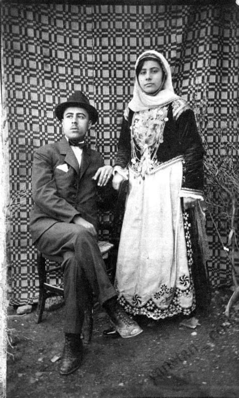 ΜΕΓΑΡΑ ΝΙΟΠΑΝΤΡΟ ΖΕΥΓΑΡΙ 1924 Greek Costume Greek Traditional Dress