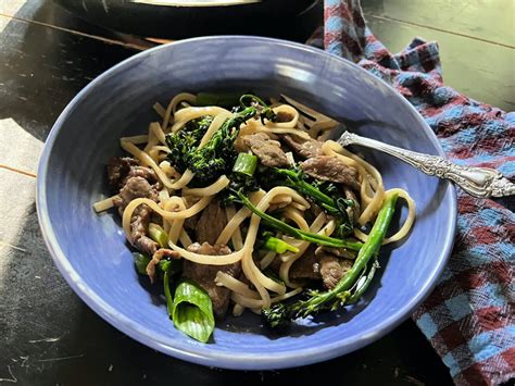 Stir Fried Rice Noodles With Beef And Broccoli
