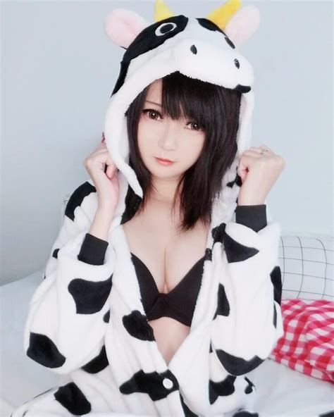 5 Hot Sexy Potato Godzilla Bikini Pics