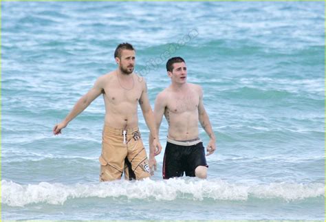 Ryan Gosling Goes Shirtless Photo 140921 Ryan Gosling Shirtless