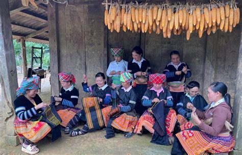 Het Behoud Van De Culturele Identiteit Van De Etnische Groep Mong In Ta Xi Lang