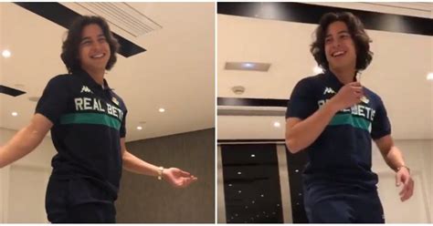 Los compañeros de Diego Lainez lo pusieron a cantar en su novatada y el mexicano casi se muere