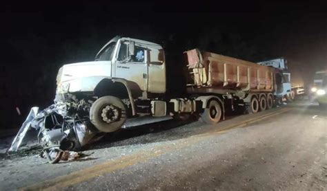 Acidente Grave Entre Carretas E Carro Deixa Três Vítimas Fatais Na Br
