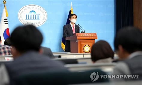 조경태 김종인 비상대책위 체제 전환 반대 기자회견 연합뉴스