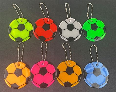 【楽天市場】送料無料 反射キーホルダー 単品 1個 リフレクター キーリング チャーム 光る 夜間 サッカー ボール 交通安全 安全グッズ