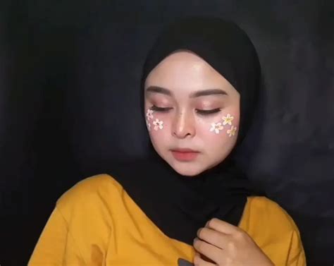 20 Ide Makeup Karakter Bunga Dan Tutorial 2025