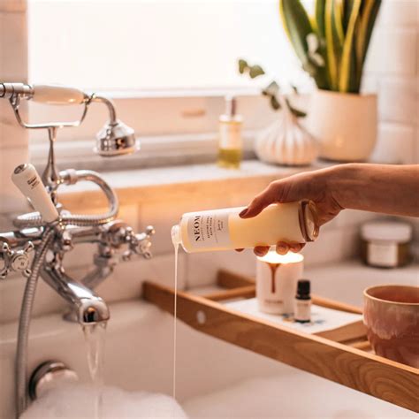 Luxury And Moisturising Bubble Bath Neom Wellbeing Uk
