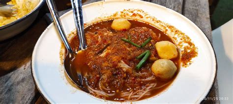 รูป ขนมจีนชื่นอุรา ตลาดหัวมุม