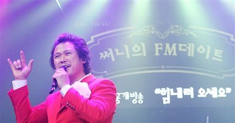 [포토]장미여관 육중완 Fm데이트 롹앤롤