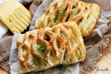 Слойки с курицей и сыром: 13 фото в рецепте