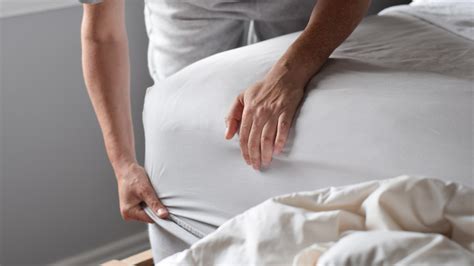 How To Fold A Fitted Sheet Like A Pro