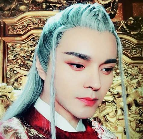 造型奇葩，剧情魔改，翻拍《新龙门客栈》是否自取其辱原版