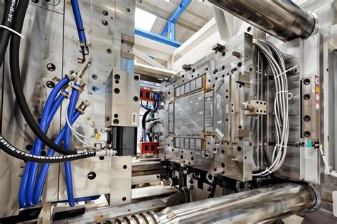 Extrusion Vs Injection Molding Which Process Wins Seawin