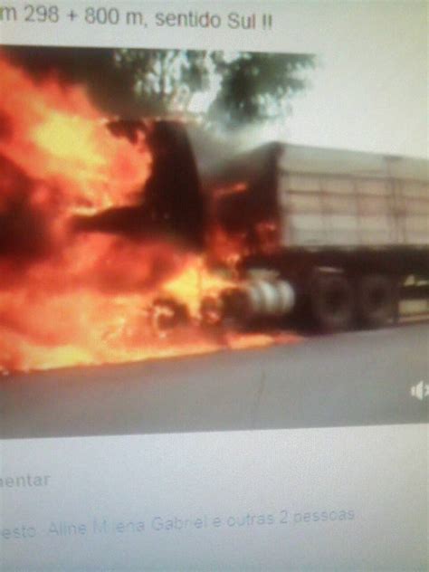 Caminhão pega fogo em rodovia de Itaí e motorista sai ileso ITAI