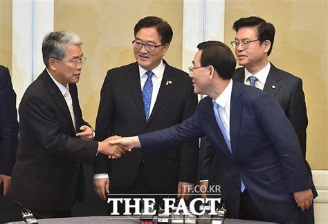 Tf포토 국회 여야 4당 회동 시작은 웃으며끝내 결렬 포토 기사 더팩트