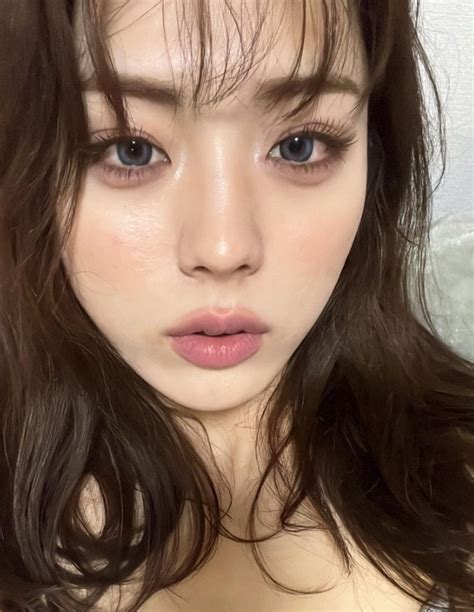 井手上漠、すっぴんイケメンから色っぽ美女まで！魅力溢れる姿から目が離せない 歌詞検索サイト【utaten】ふりがな付