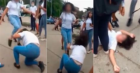 Brutal pelea entre alumnas de un colegio de Rosario una recibió una patada en la cara y terminó