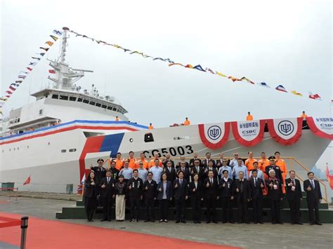 海巡4000噸級巡防艦「雲林艦」交船 蔡、賴「雙總統」登船同框揮手